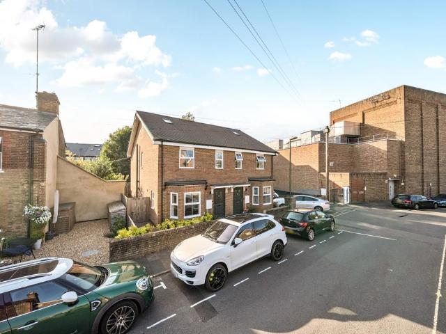 4 bedroom semi detached house to rent