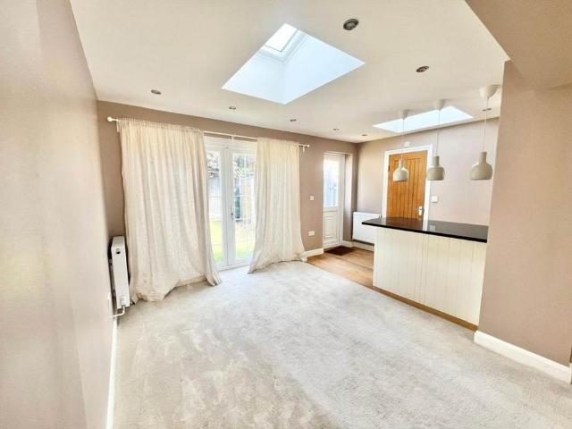 4 bedroom semi detached house to rent