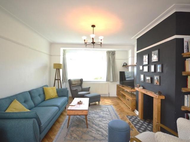 4 bedroom semi detached house to rent