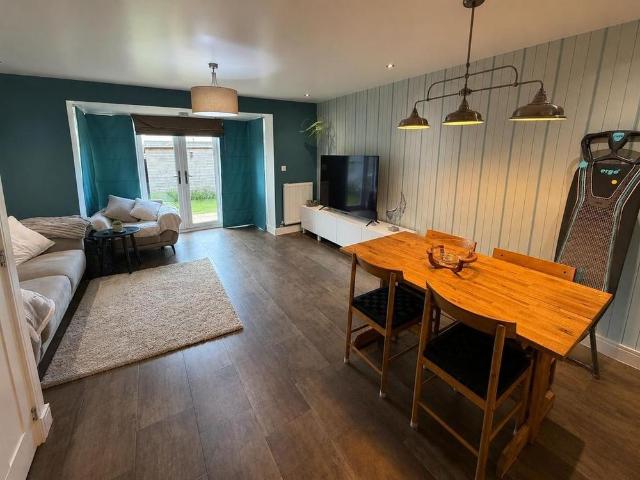4 bedroom semi detached house to rent
