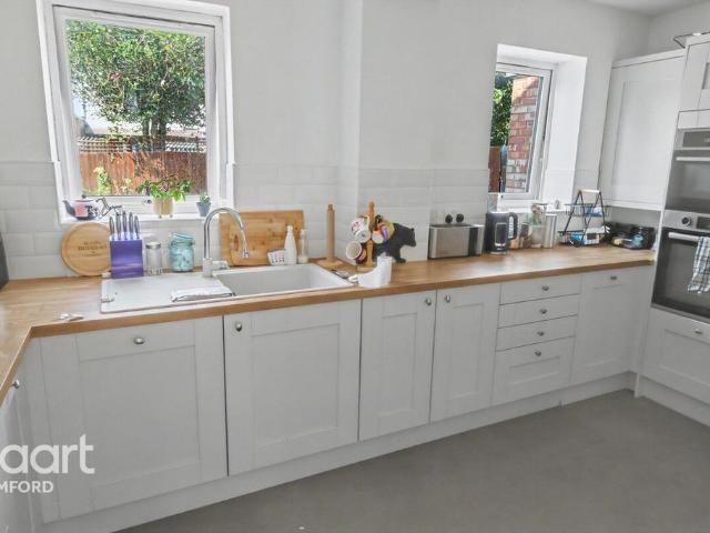 4 bedroom semi detached house to rent