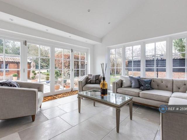4 bedroom semi detached house to rent