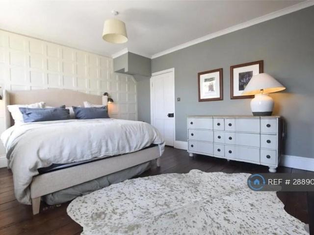 4 bedroom semi detached house to rent