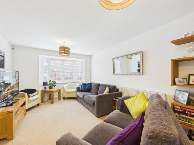 4 bedroom semi detached house to rent