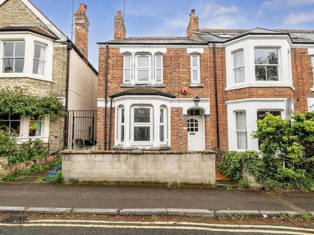 4 bedroom semi detached house to rent