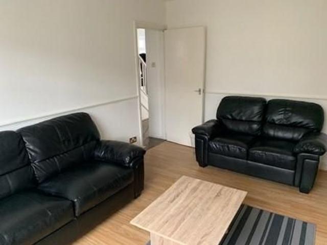 4 bedroom semi detached house to rent