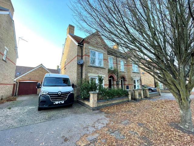 4 bedroom semi detached house to rent