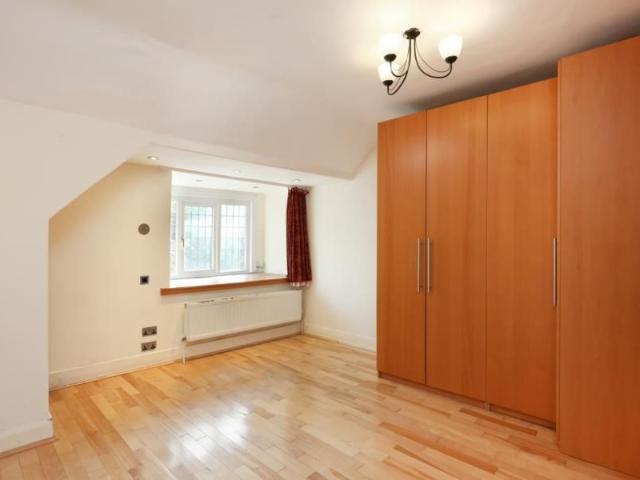 4 bedroom semi detached house to rent