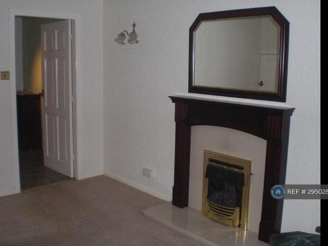 4 bedroom semi detached house to rent