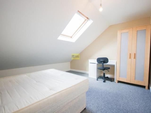 4 bedroom semi detached house to rent