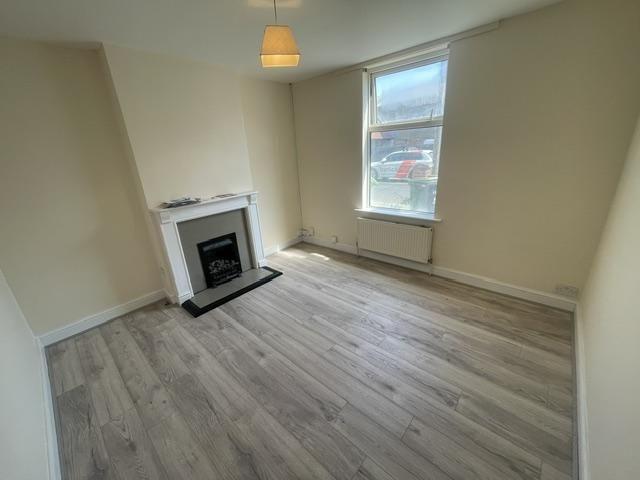 4 bedroom semi detached house to rent