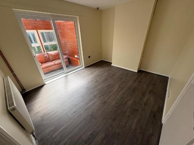 4 bedroom semi detached house to rent