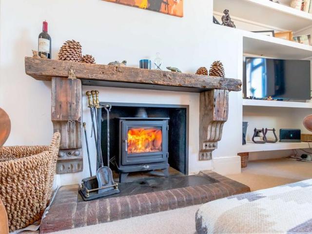 4 bedroom semi detached house to rent