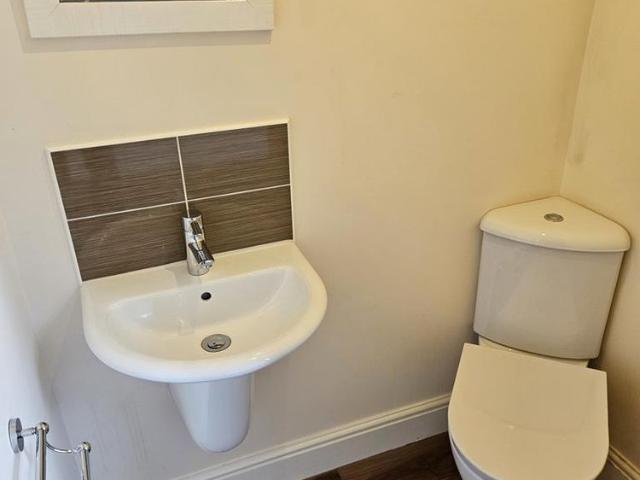 4 bedroom semi detached house to rent