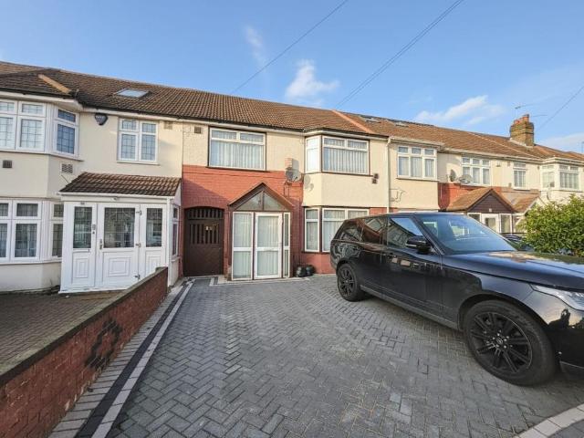 4 bedroom semi detached house to rent
