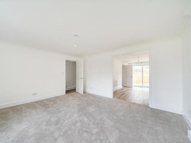 4 bedroom semi detached house to rent
