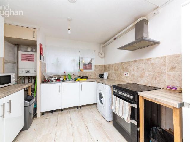 4 bedroom semi detached house to rent