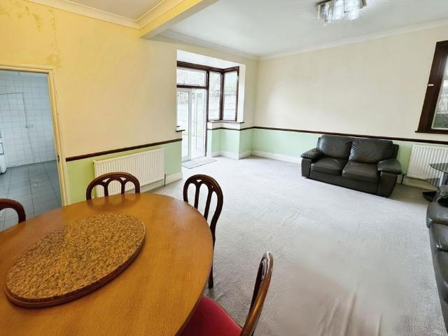 4 bedroom semi detached house to rent