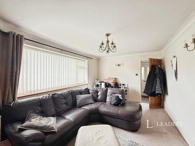 4 bedroom semi detached house to rent