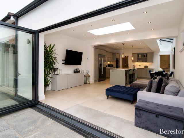 4 bedroom semi detached house to rent