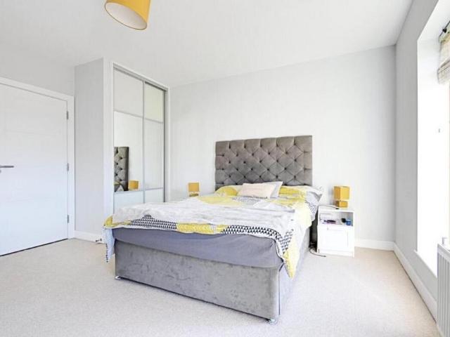 4 bedroom semi detached house to rent