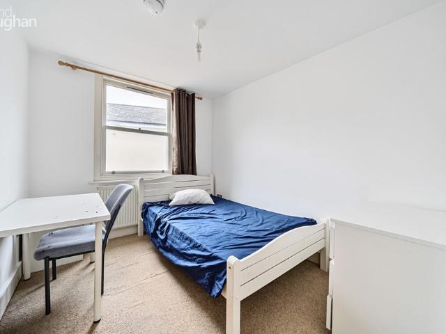 4 bedroom semi detached house to rent