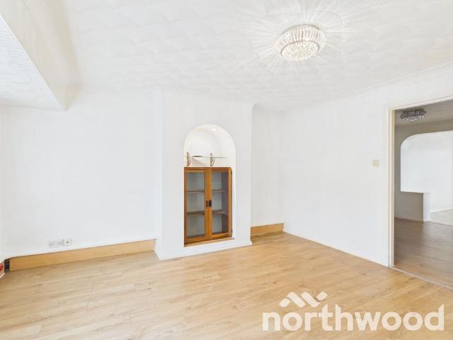 4 bedroom semi detached house to rent
