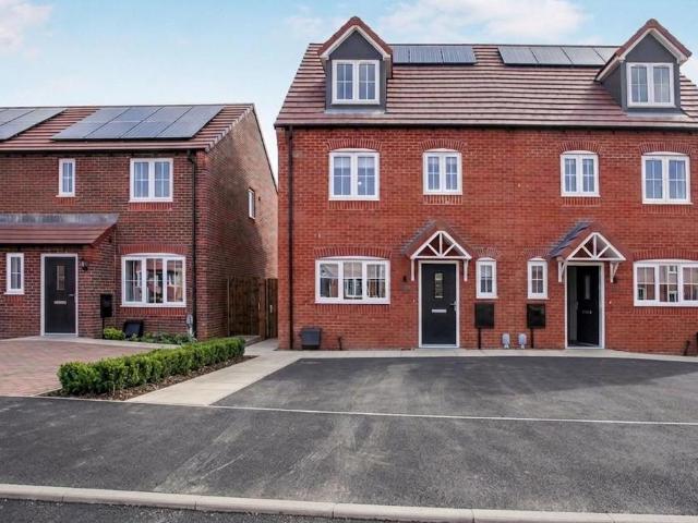 4 bedroom semi detached house to rent