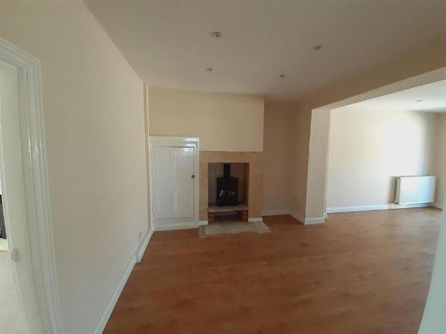 4 bedroom semi detached house to rent
