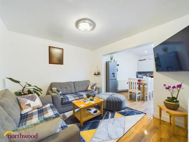 4 bedroom semi detached house to rent
