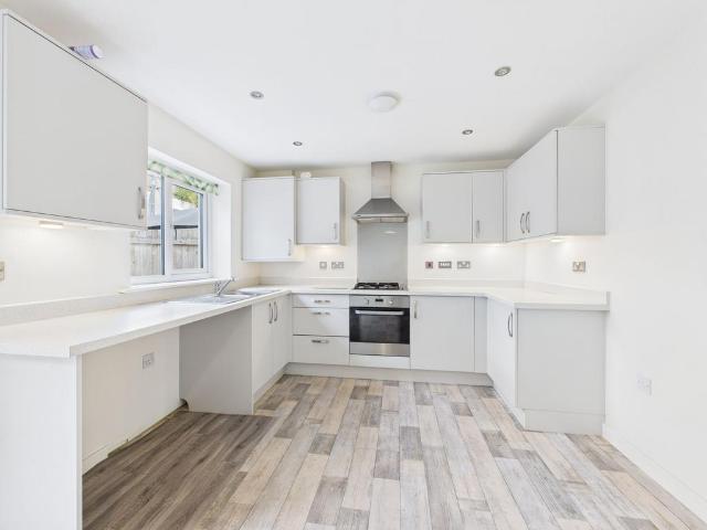 4 bedroom semi detached house to rent