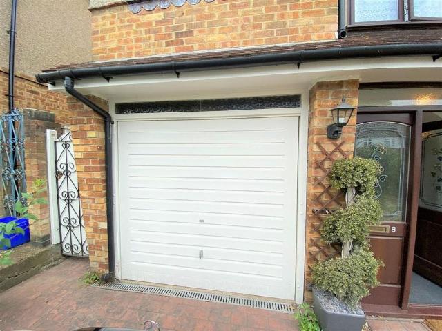 4 bedroom semi detached house to rent