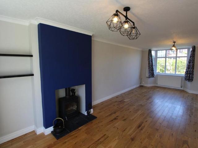 4 bedroom semi detached house to rent