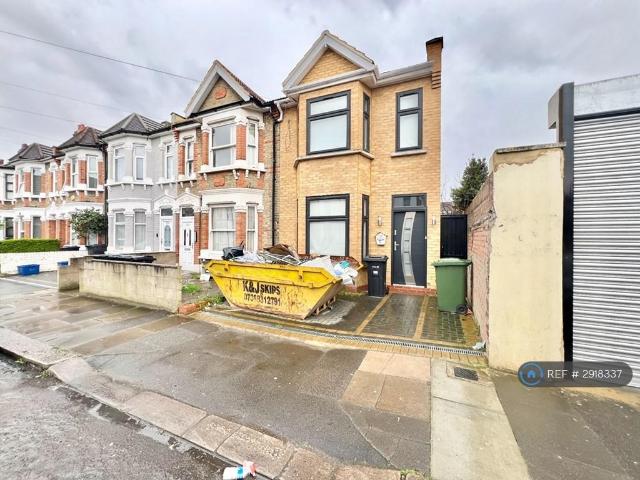 4 bedroom semi detached house to rent