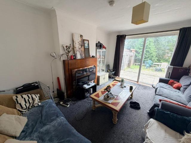 4 bedroom semi detached house to rent