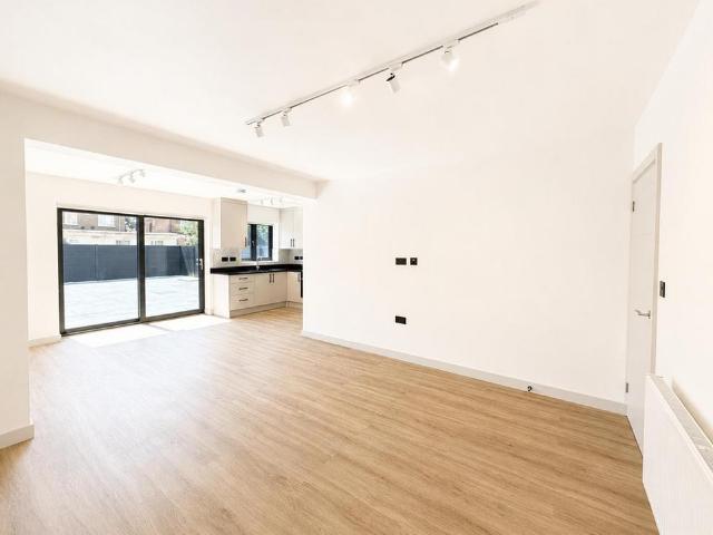 4 bedroom semi detached house to rent