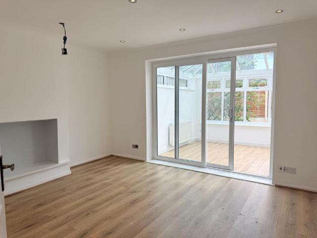 4 bedroom semi detached house to rent