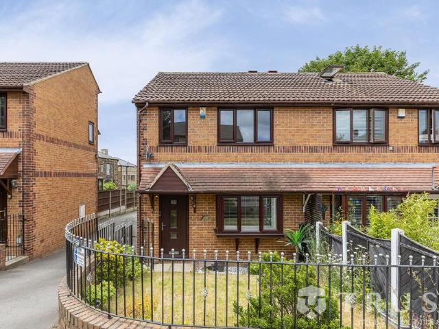4 bedroom semi detached house to rent