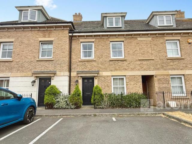 4 bedroom semi detached house to rent