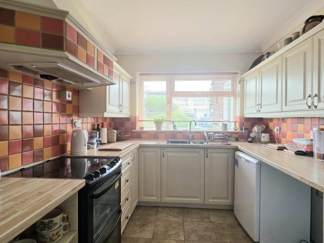 4 bedroom semi detached house to rent