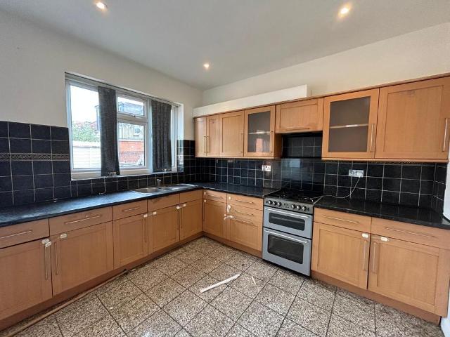 4 bedroom semi detached house to rent