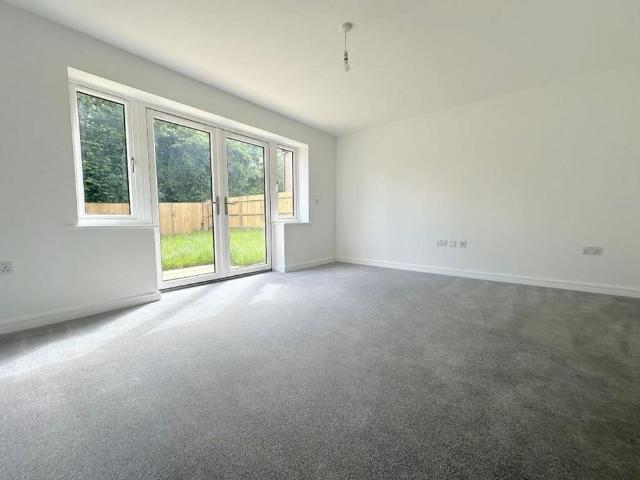 4 bedroom semi detached house to rent