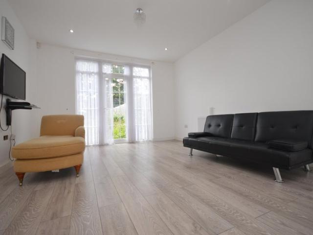 4 Bedroom Semi detached House Chigwell