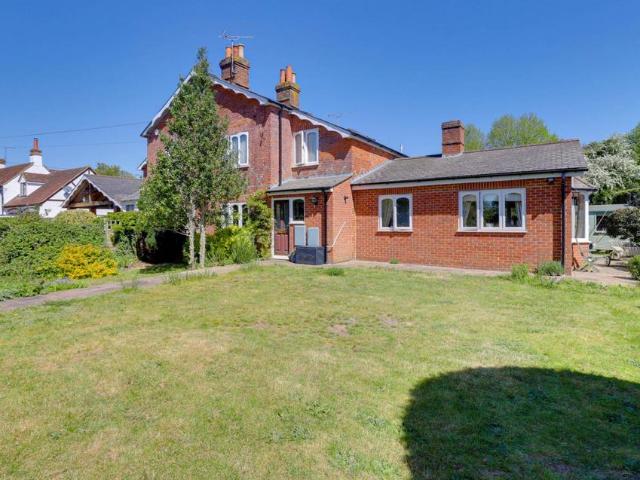 4 bedroom semi detached house for sale