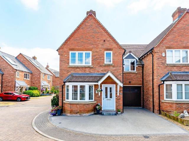 4 bedroom semi detached house for sale