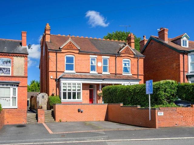 4 bedroom semi detached house for sale