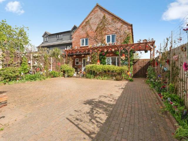 4 bedroom semi detached house for sale