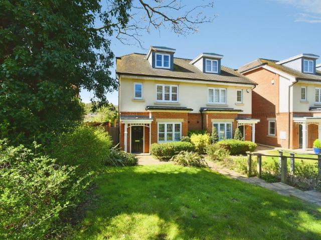 4 bedroom semi detached house for sale