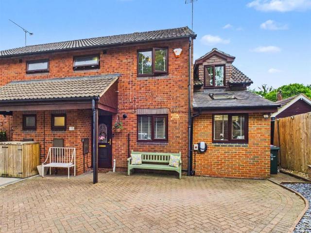 4 bedroom semi detached house for sale