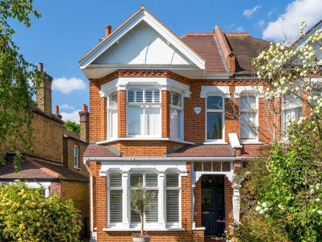 4 bedroom semi detached house for sale